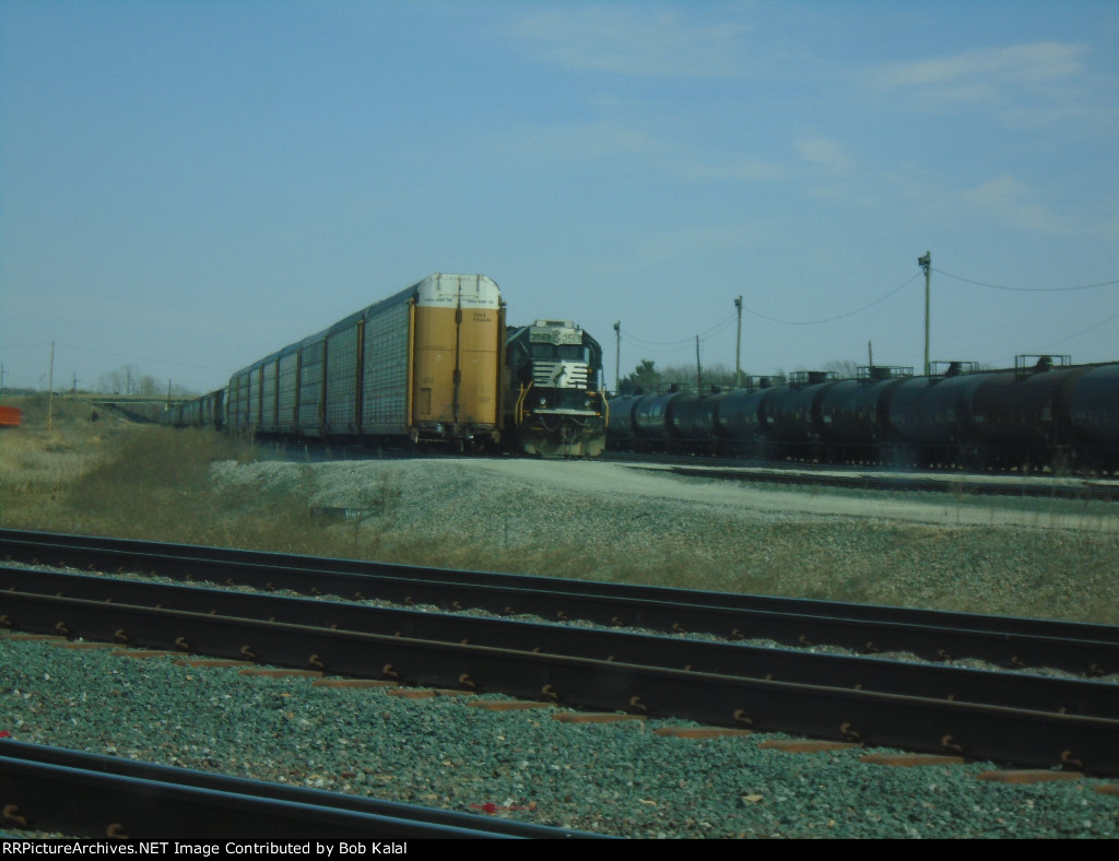 Lafayette NS Yard South Side of Town NS 3569 Hiding next to Triple Stacks